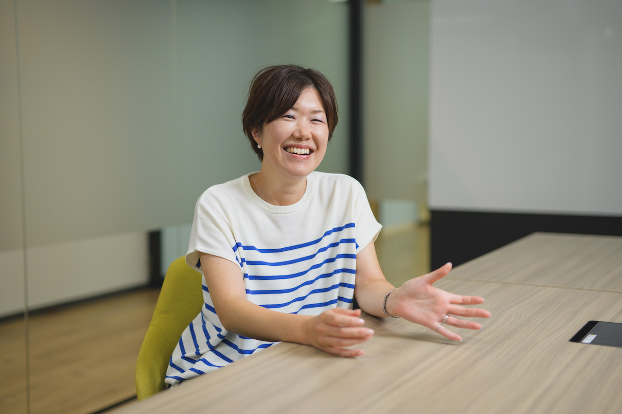 立ち位置は経営のパートナー。「困った」に寄り添い「働きやすさ」を作る労務のリアル | NYLE ARROWS