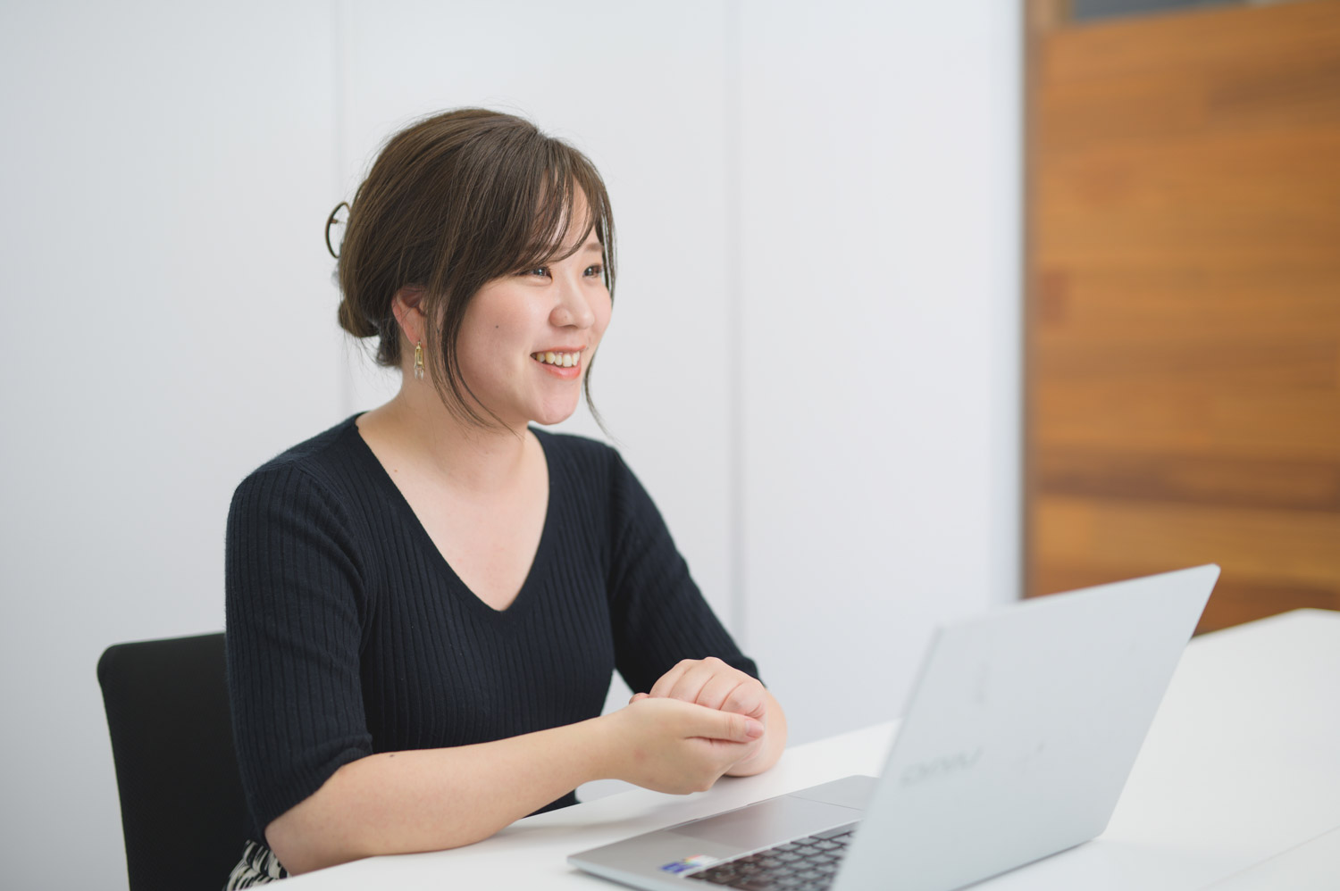 お客様の心が動く瞬間に気づけるか――車の知識ゼロから駆け上がったトップセールスの思考 | NYLE ARROWS